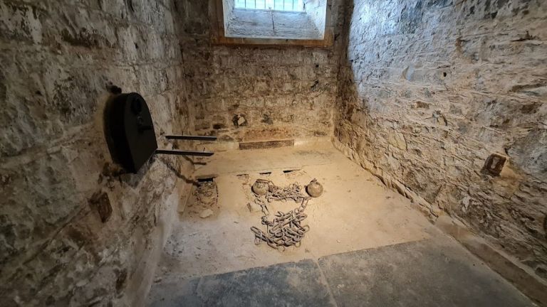 A Pocket Guide To Help You Witness The Splendid Beauty of Stirling Town ...