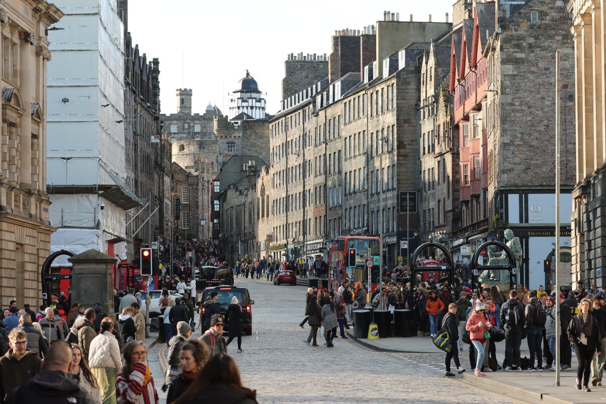 A Short Guide to The Best Attractions Along The Royal Mile in Edinburgh ...