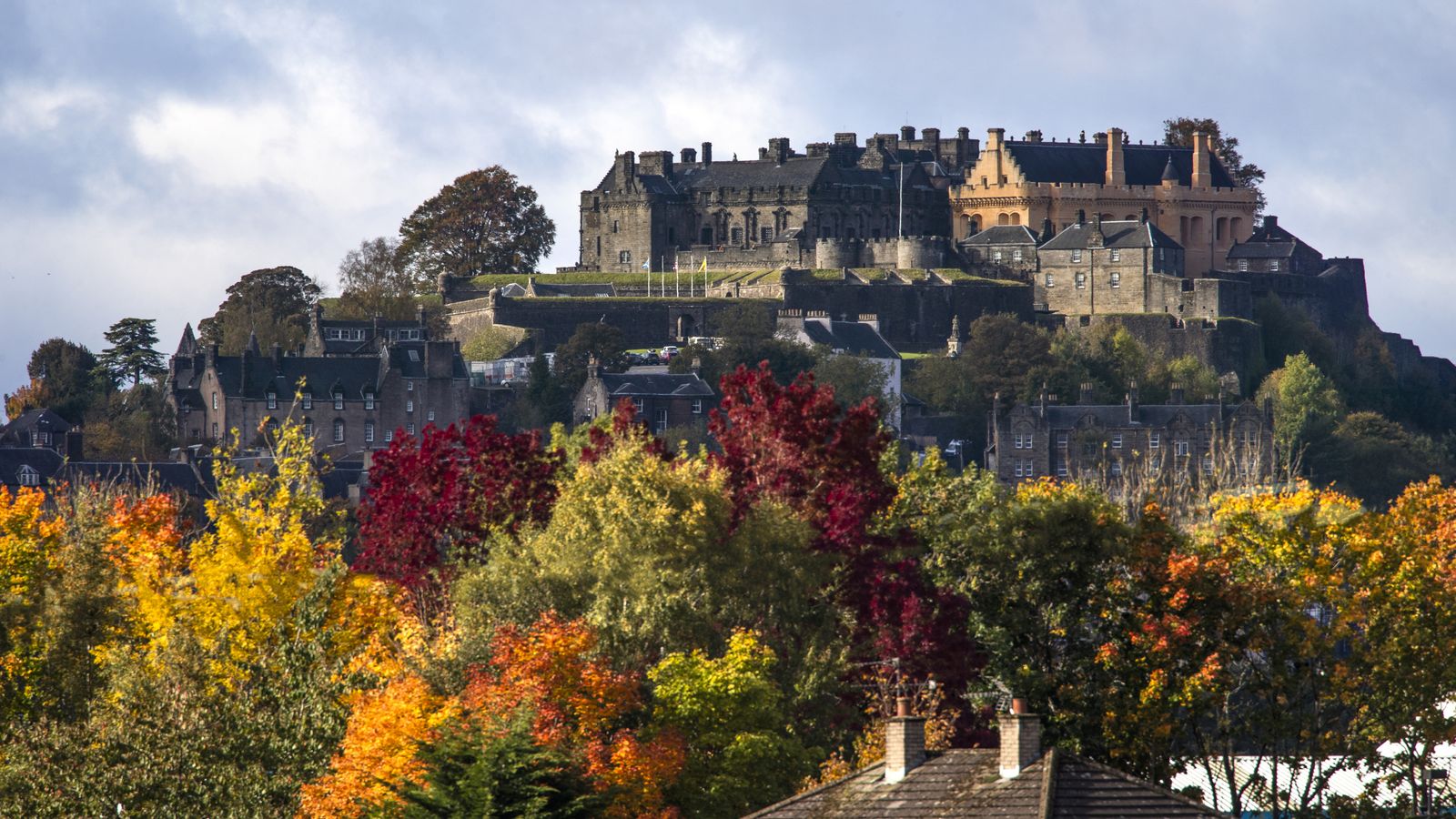 A Pocket Guide To Help You Witness The Splendid Beauty of Stirling Town ...